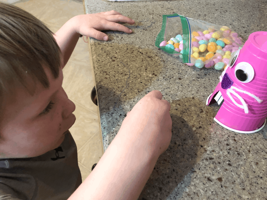FUN and Easy Easter Bunny Jelly Bean MUNCH Craft for Kids! – The Crazy ...