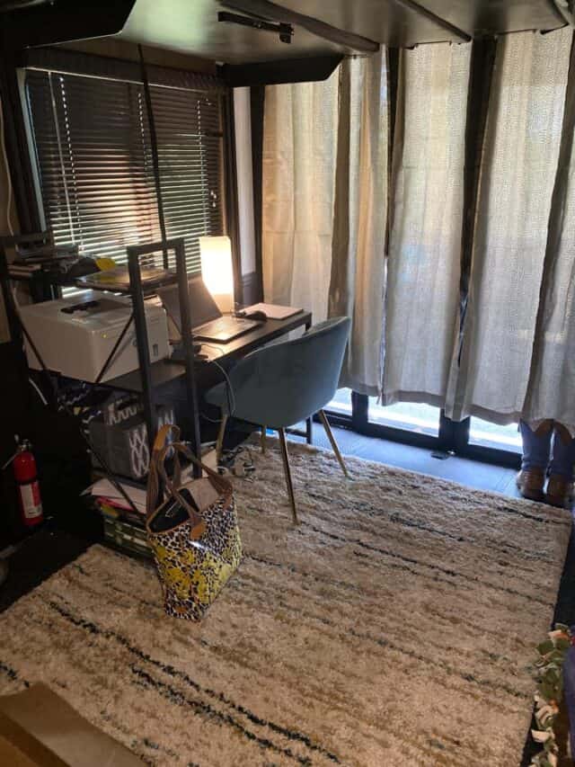 27 RV Office Conversion Ideas to Transform Your Space [Video + Pictures ...