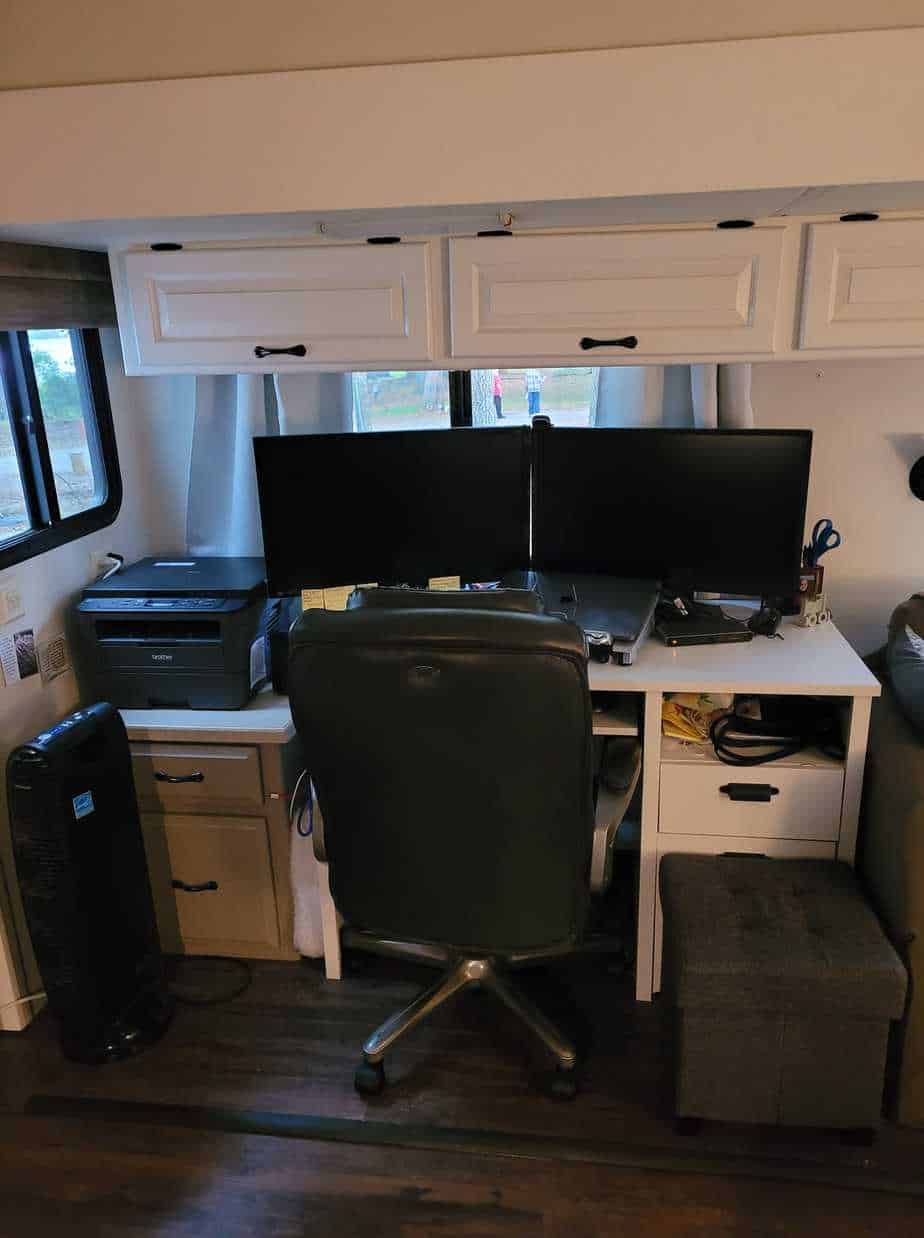 27 RV Office Conversion Ideas to Transform Your Space [Video + Pictures ...
